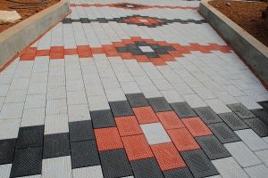 Dengan pola simetris yang sempurna, paving block ini mampu mencuri ...