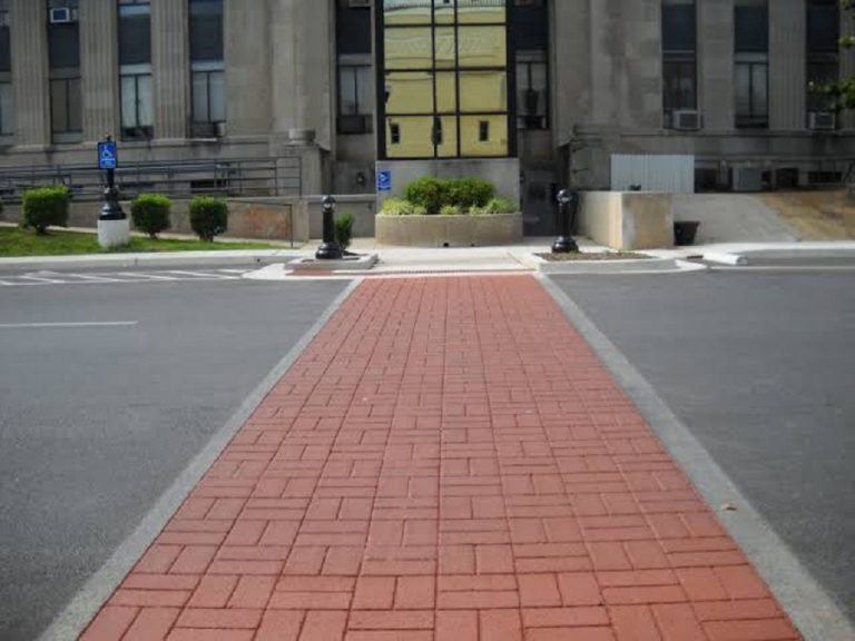 Pada pola ini, paving block disusun secara selang-seling dengan dua ke ...