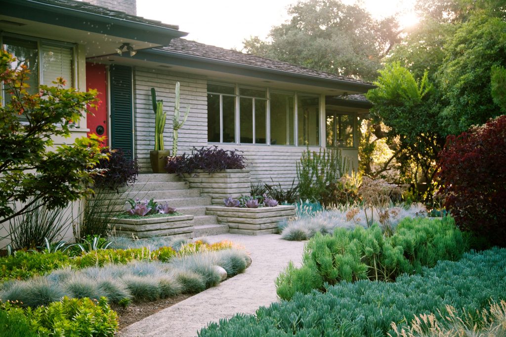 kosovamanagement.com