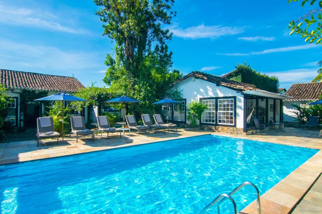 Rumah tropis modern kesembilan yang bisa digunakan adalah Villa Tropis ...