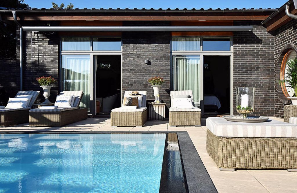 Desain mungil seperti gambar di atas banyak ditemui pada villa-villa di ...