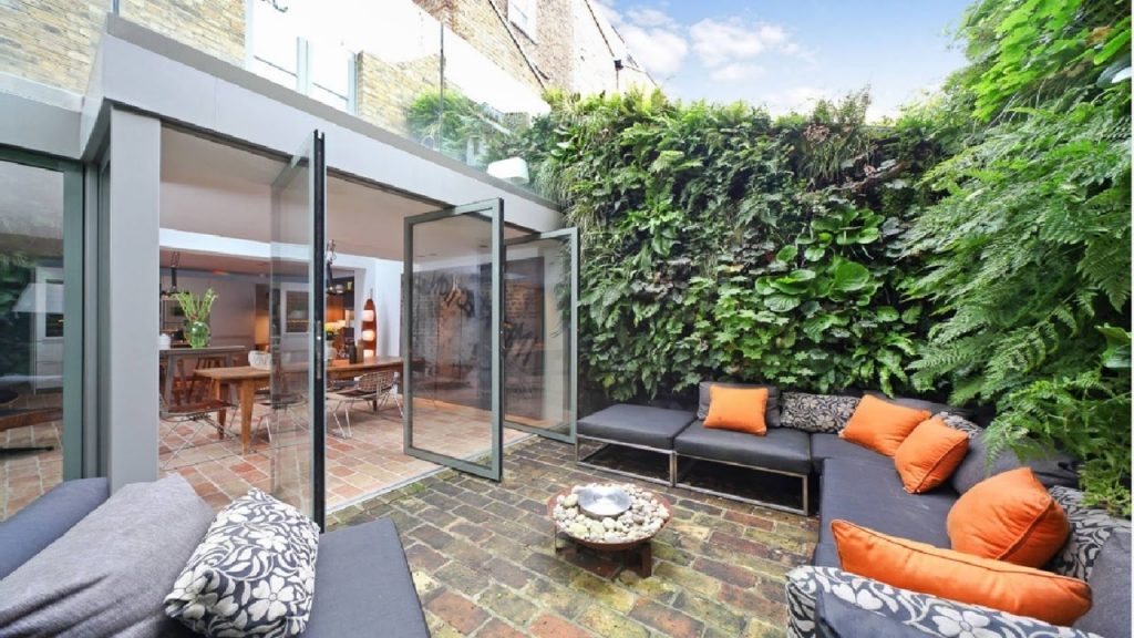 Memadukan ruang keluarga dengan taman bukanlah hal yang buruk. Konsep ...