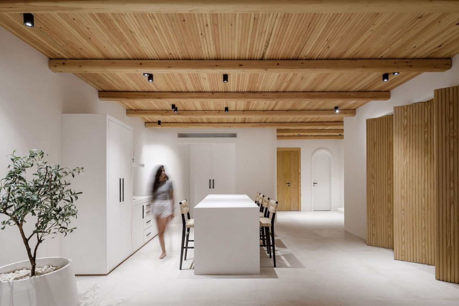 Plafon kayu terkenal dengan tampilannya yang natural dan elegan. Plafon ...